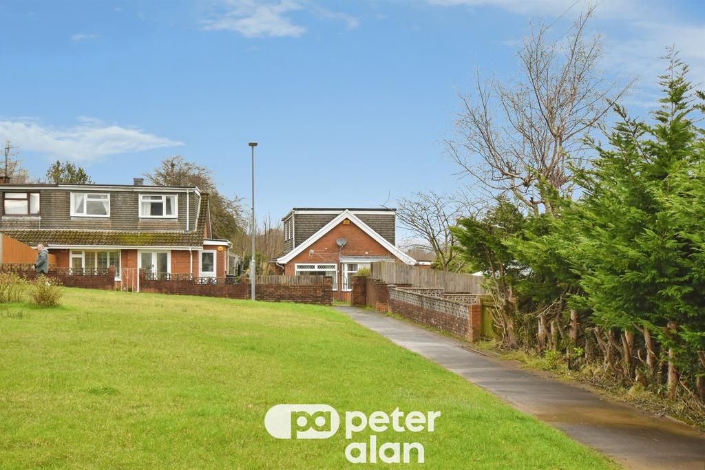 Salisbury Close, Heolgerrig, Merthyr... 4 bed detached bungalow for ...