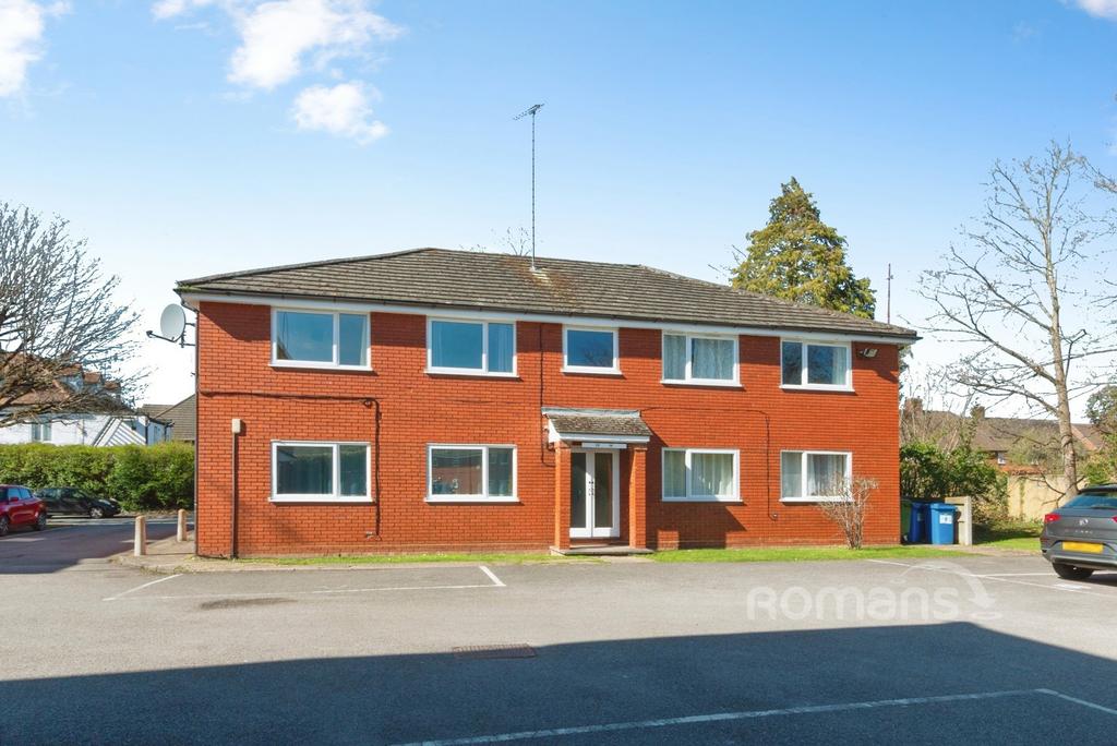Brittain Court, Sandhurst, GU47 2 bed flat - £1,200 pcm (£277 pw)