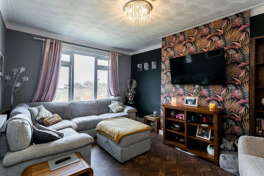 George Drive, Loanhead, EH20 2 bed flat for sale - £165,000