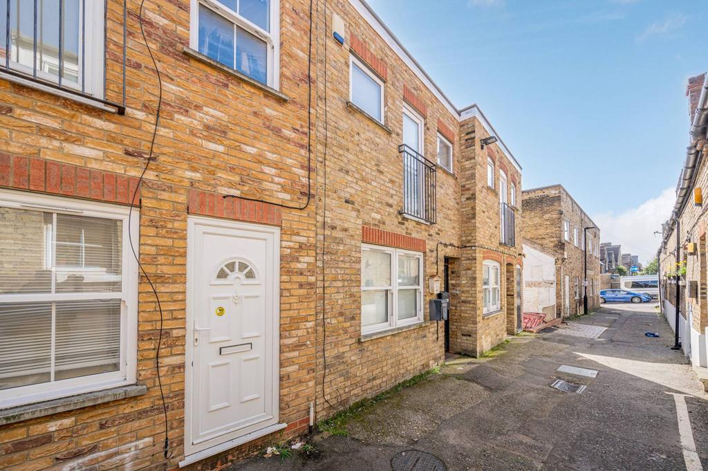 Gleneagle Mews, Streatham, London, SW16 1 bed flat - £1,300 pcm (£300 pw)