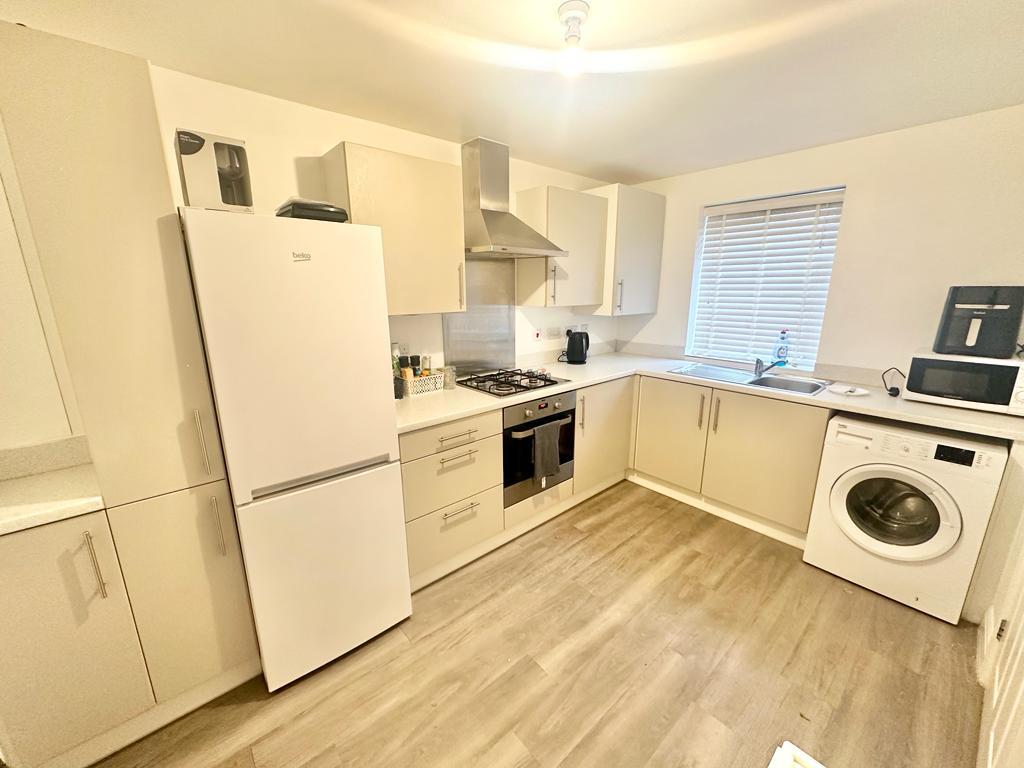 Queens Road, Slough SL1 4 bed semi-detached house - £15,000