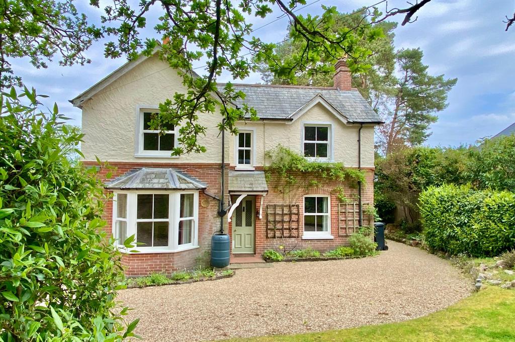 Ringwood Road, St. Ives, BH24 2NY 4 bed detached house for sale - £627,000