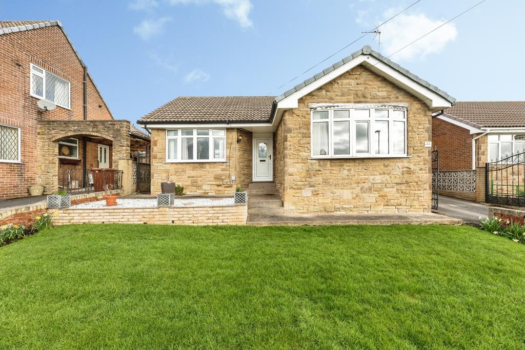Cottam Croft, Pontefract, WF9 3 bed detached bungalow for sale - £264,950