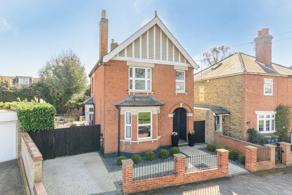 Back Green, Hersham Village, KT12 5 bed detached house for sale - £ ...