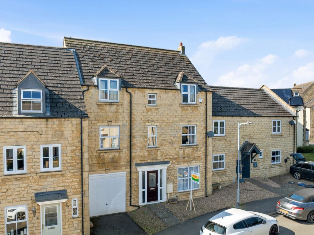 58 Dale Grove, Leyburn, DL8 5GA 4 bed terraced house for sale - £275,000