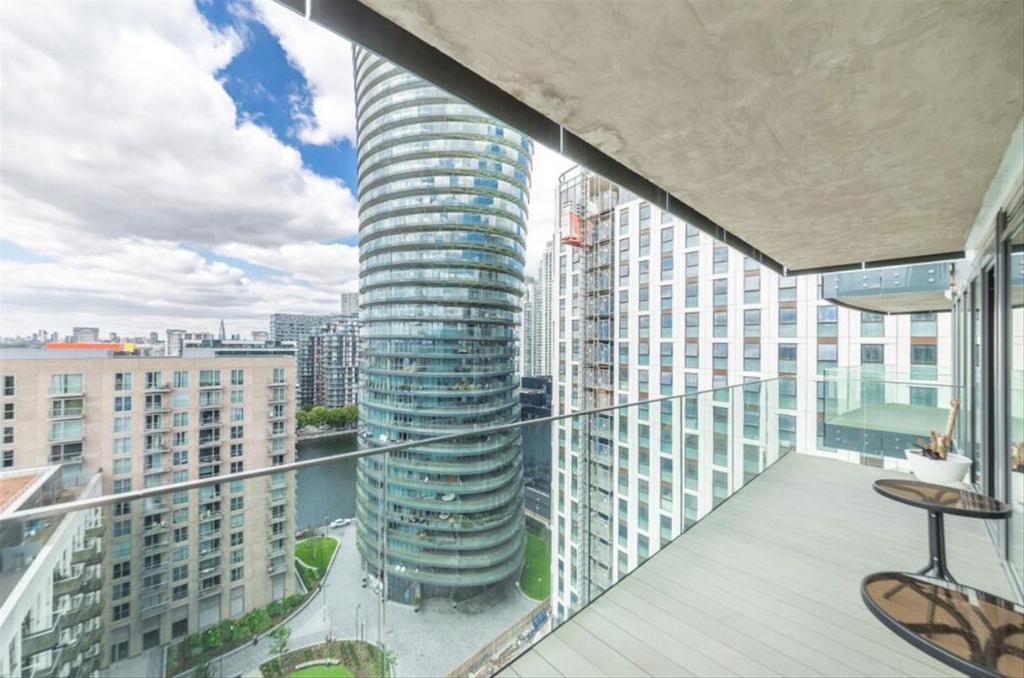 Baltimore Wharf, London E14 2 bed flat - £3,198 pcm (£738 pw)