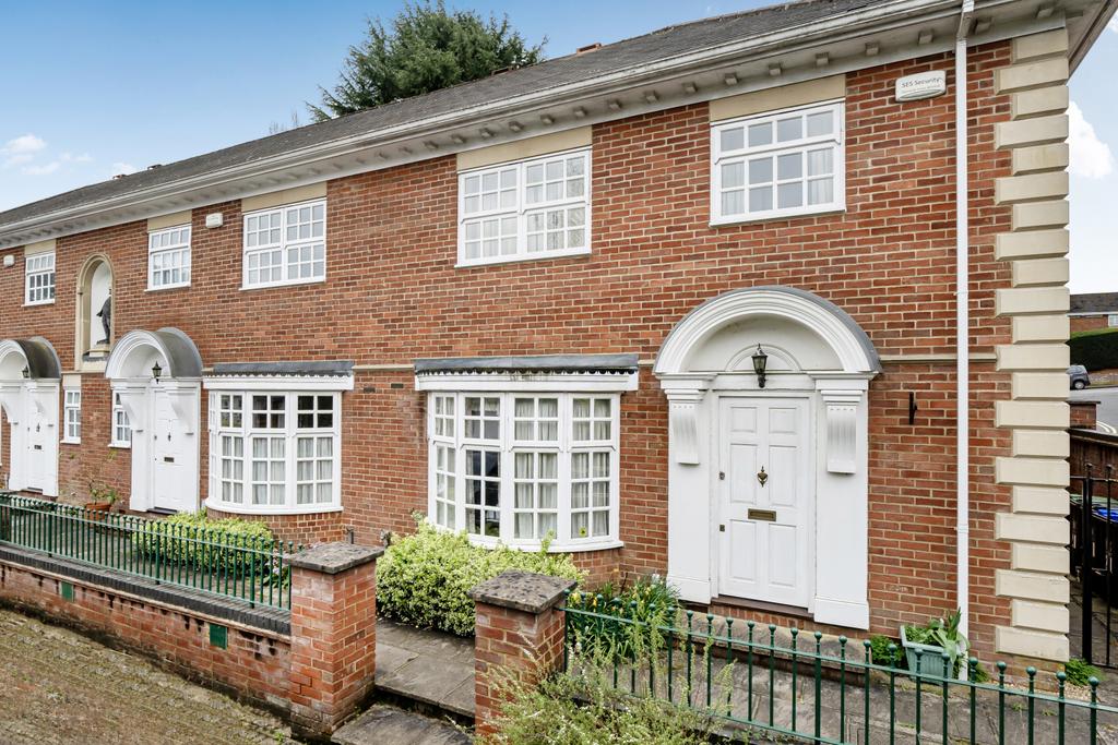 The Chyne, Gerrards Cross... 3 bed end of terrace house for sale - £800,000