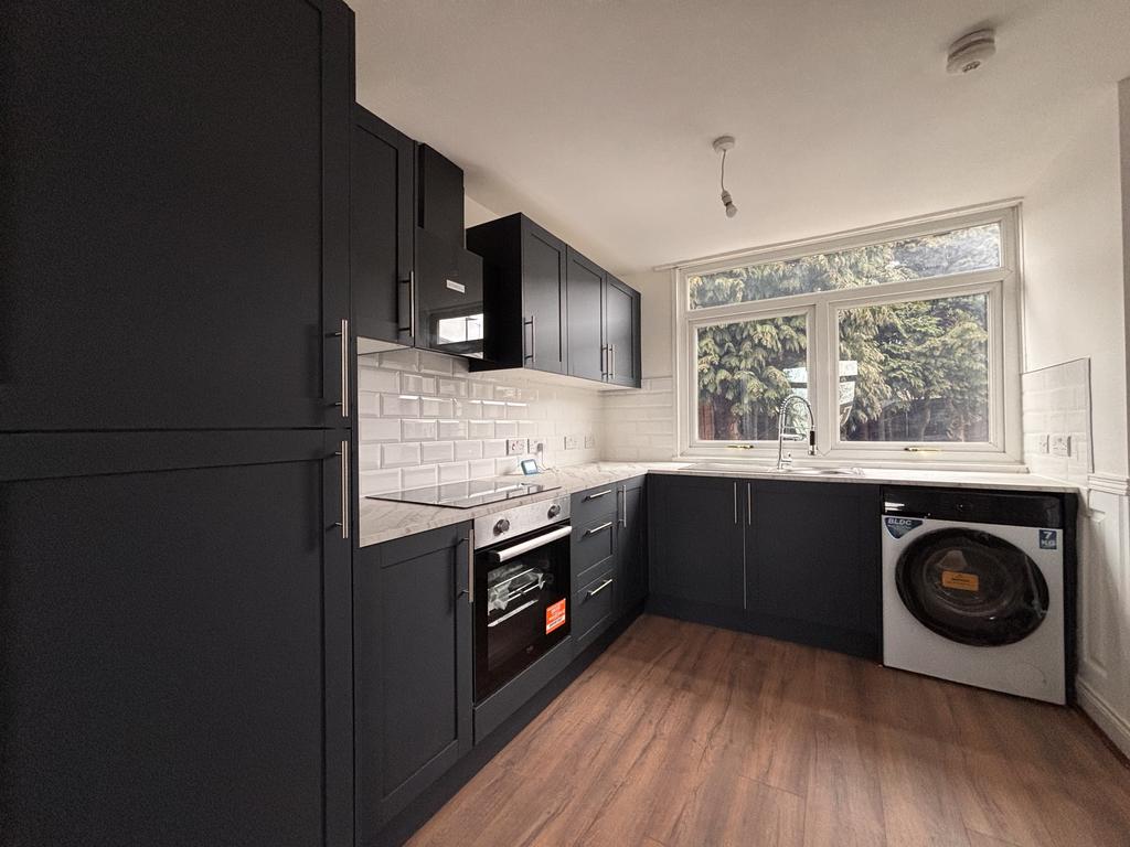 Harden Road, Walsall, WS3 3 bed house - £1,300 pcm (£300 pw)