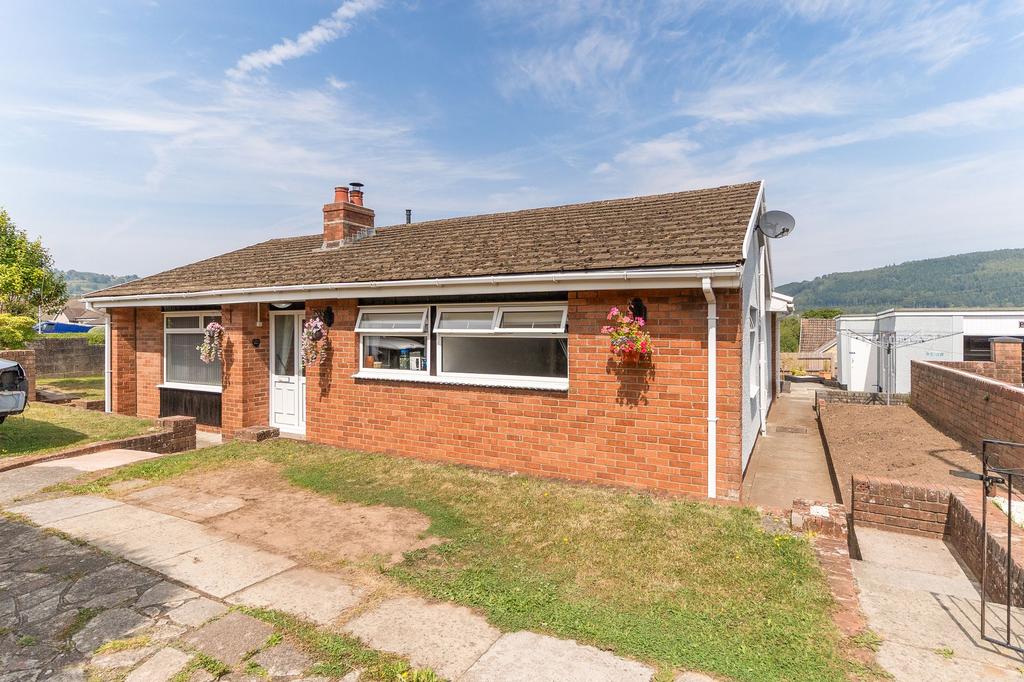 Basildene Close, Gilwern, NP7 3 bed detached bungalow for sale - £375,000