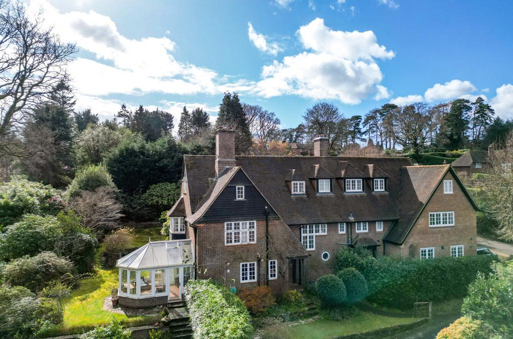 Hill Road, Haslemere, Surrey, GU27 4 bed semi-detached house - £1,195,000