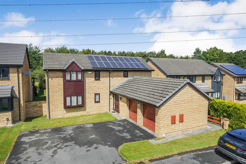 The Crest, Bradley, Huddersfield 5 bed detached house for sale - £499,950