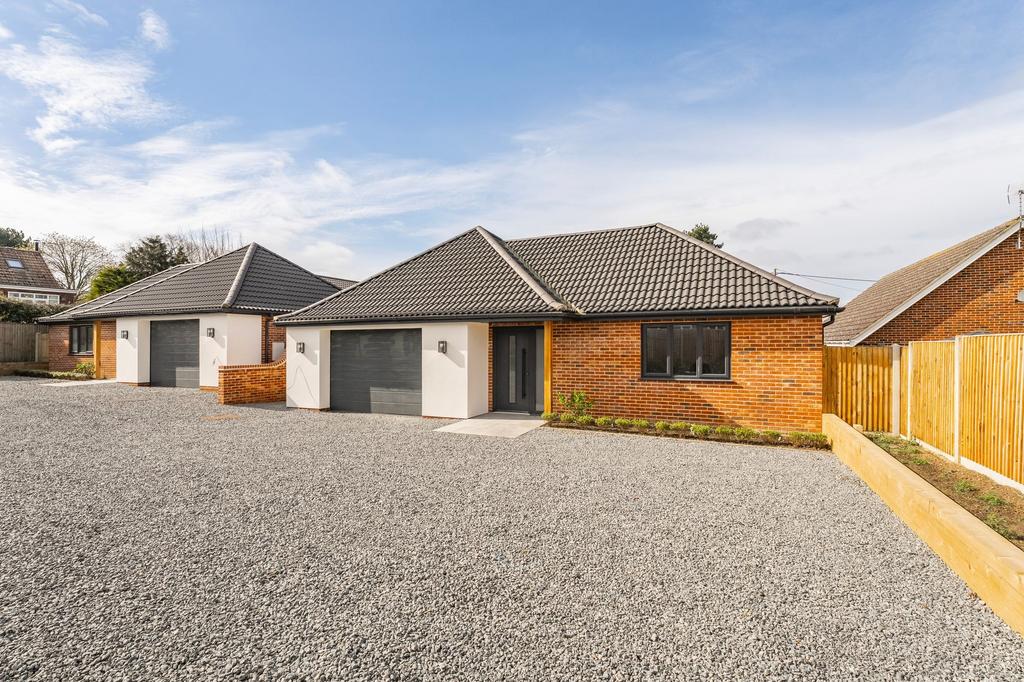 Cotmer Road, Oulton Broad 4 bed detached bungalow for sale - £595,000