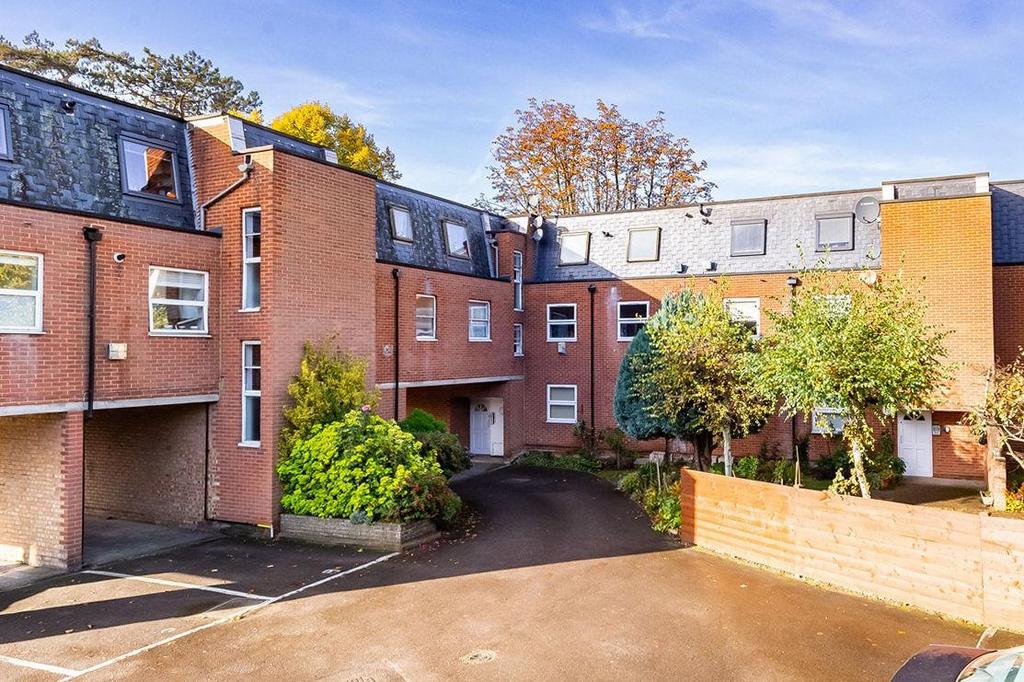 Redgrove House, Epping 1 bed flat to rent - £1,100 pcm (£254 pw)