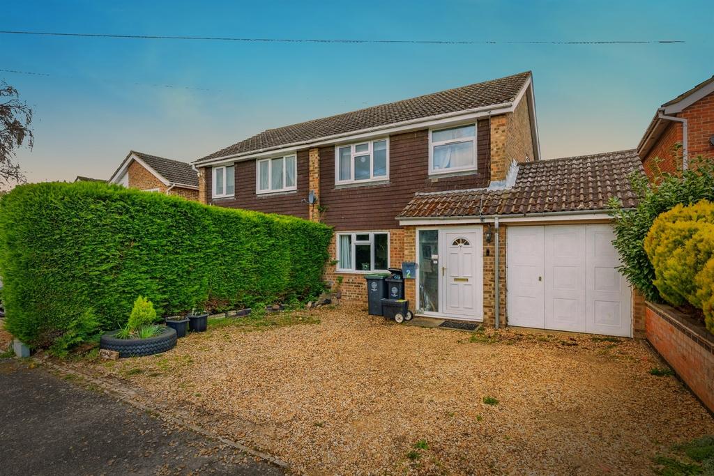 Nichols Way, Raunds 3 bed semi-detached house for sale - £250,000