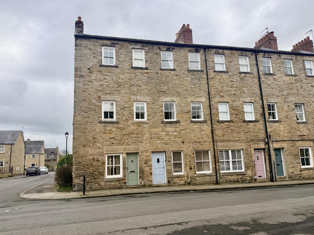 Thorngate, Barnard Castle DL12 4 bed terraced house for sale - £210,000