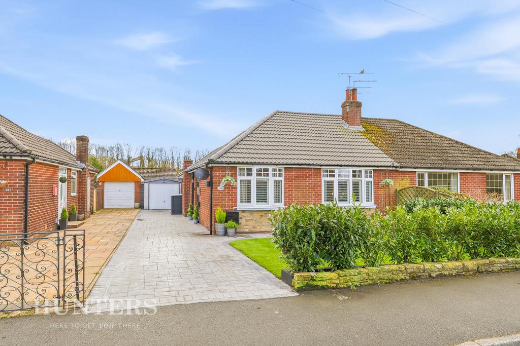 Ladyhouse Lane, Milnrow, OL16 4EQ 2 bed semi-detached bungalow for sale ...
