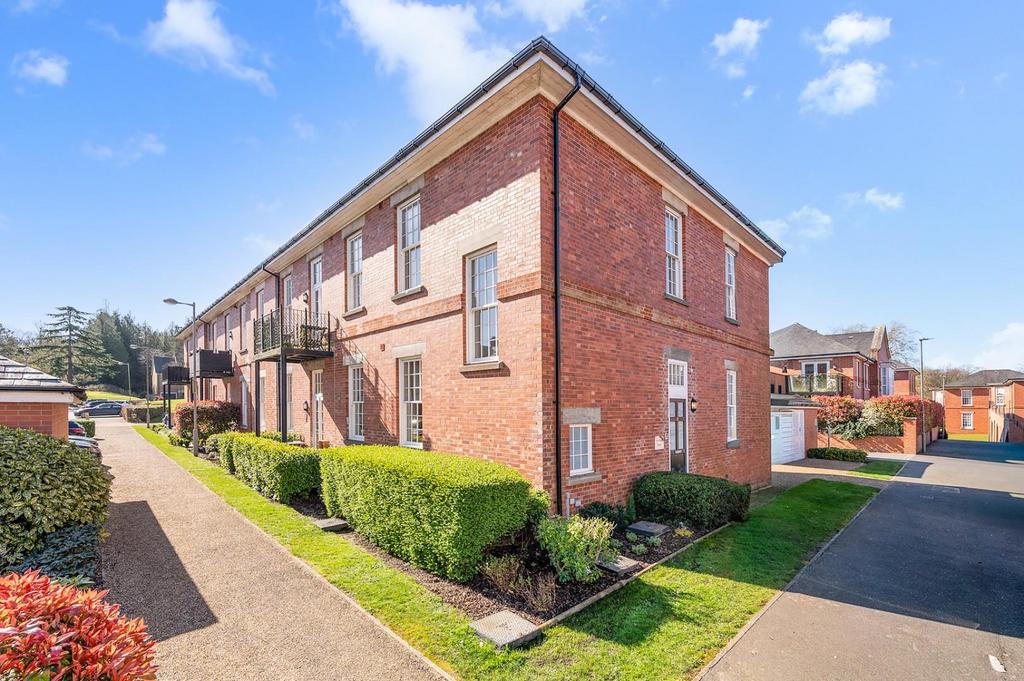 Glanville Way, Epsom KT19 2 bed house - £425,000