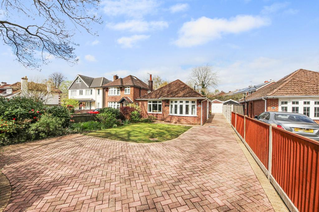 West End Road, Southampton SO18 3 bed detached bungalow for sale - £400,000