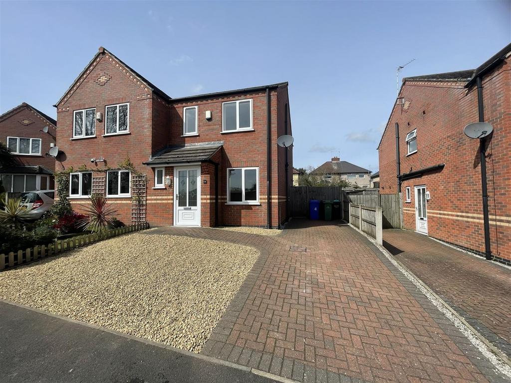 Amber Grove, Mansfield NG19 3 bed semi-detached house to rent - £950 ...