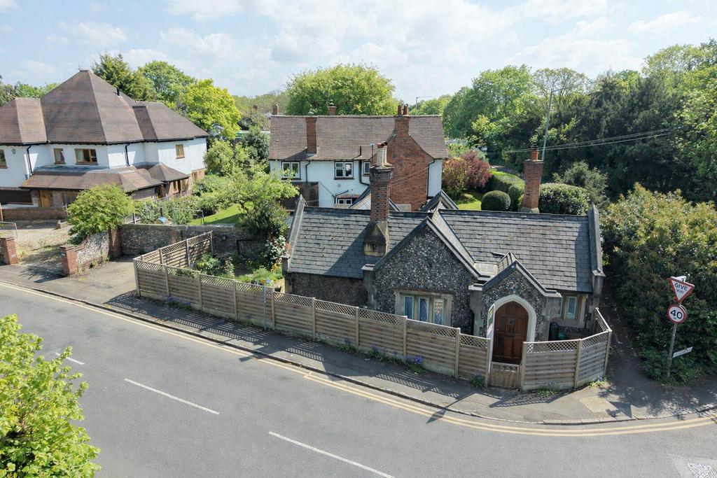Bulstrode Way, Gerrards Cross 2 bed detached house for sale - £650,000