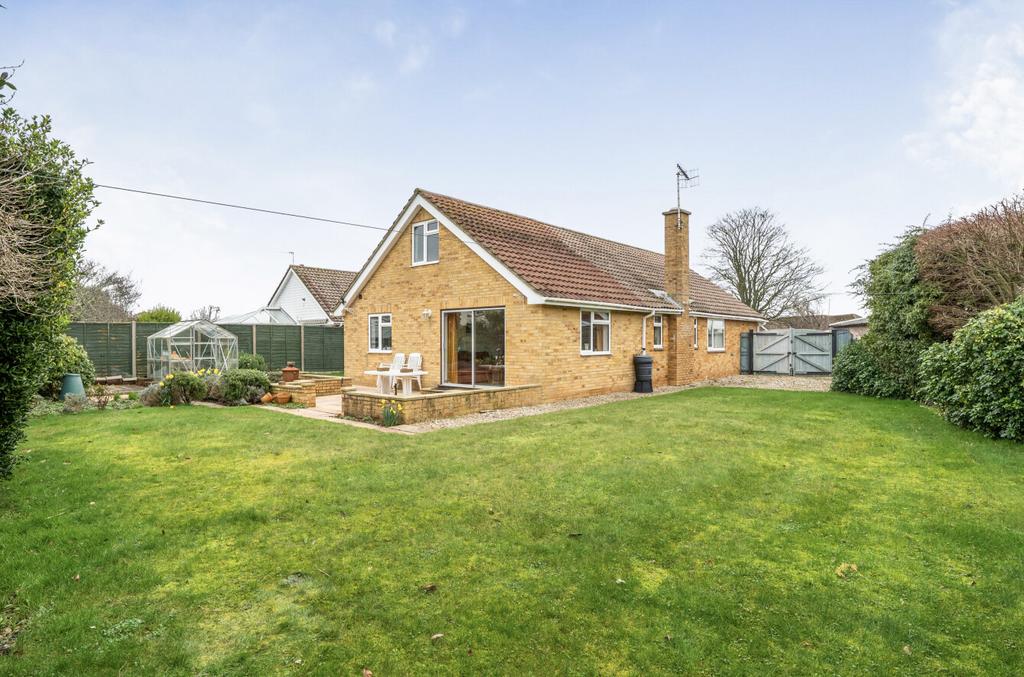 Nyetimber Crescent, Nyetimber, Bognor... 3 bed bungalow - £475,000