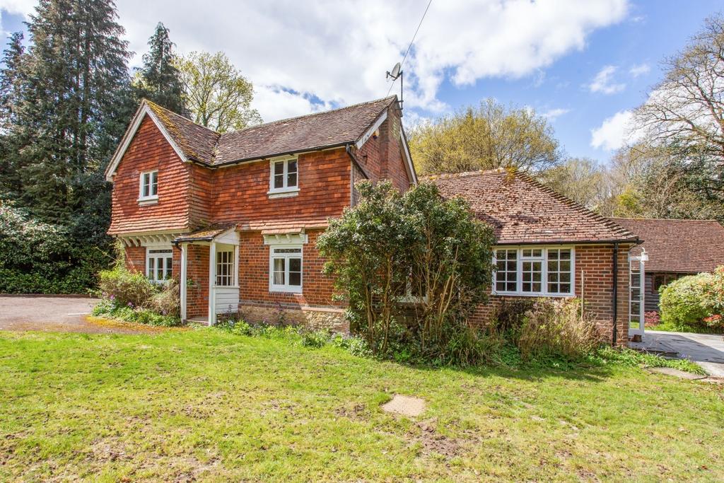 Hale House Lane Churt GU10 3 bed cottage to rent - £3,500 pcm (£808 pw)