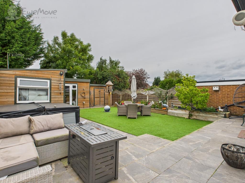 VERNON DRIVE, NOTTINGHAM NG16 1 bed detached bungalow - £290,000