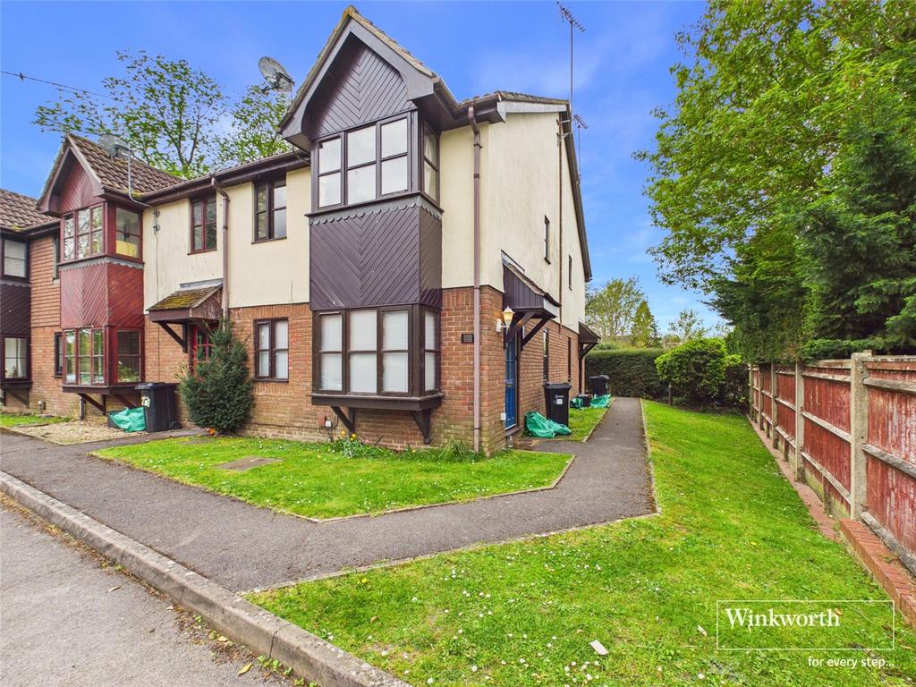 Orchard Close, Wokingham, Berkshire... 2 bed end of terrace house to ...