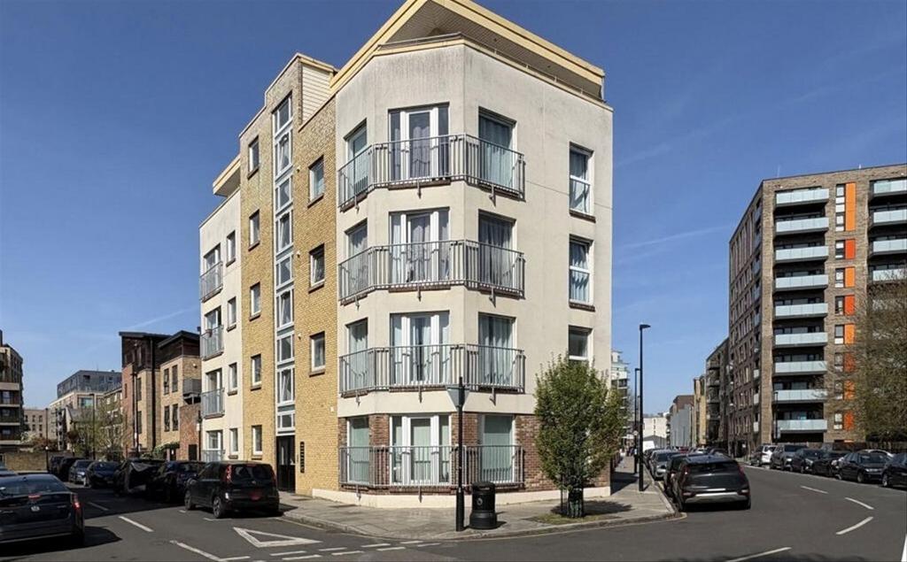 Pelling Street, London E14 3 bed flat to rent - £3,098 pcm (£715 pw)
