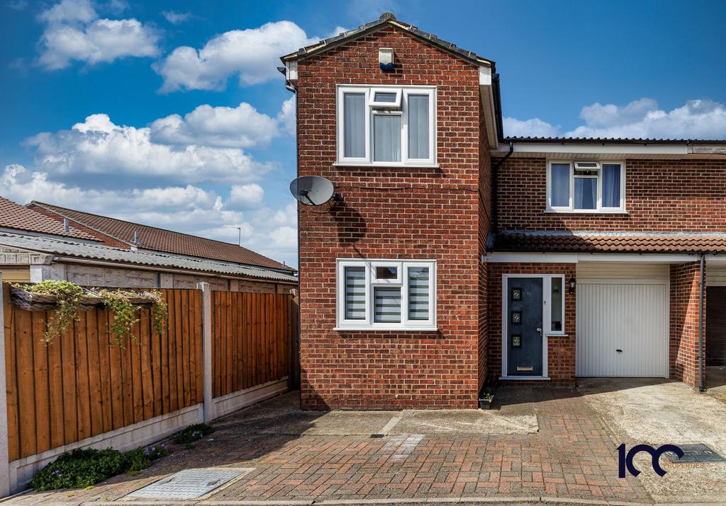 Gascoyne Close, Romford 3 bed semi-detached house for sale - £450,000