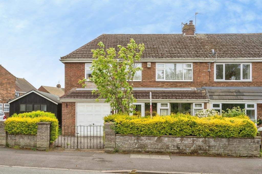 Willoughby Road, Scunthorpe 4 bed semi-detached house for sale - £145,000