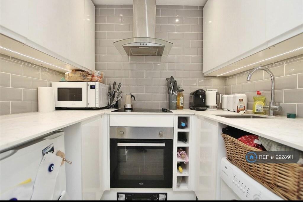 Knaphill, Woking, GU21 1 bed flat to rent - £1,200 pcm (£277 pw)