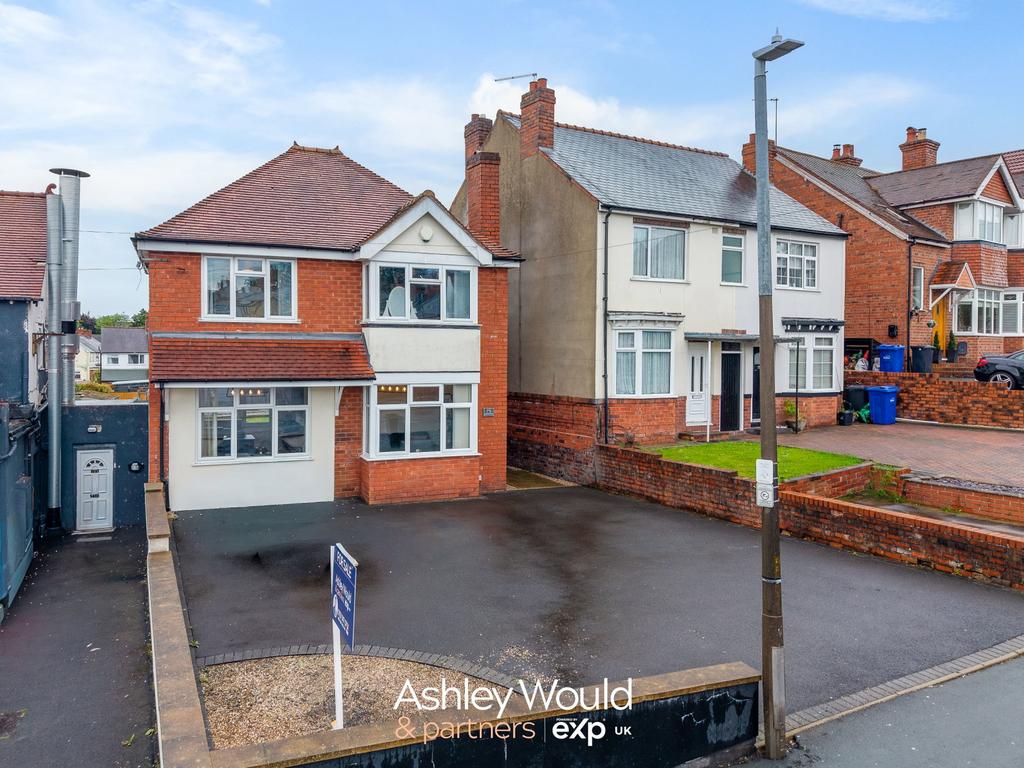 Alexandra Road, Halesowen B63 3 bed detached house for sale - £325,000