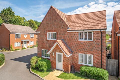 Dean Way, Storrington, RH20 4 bed detached house - £525,000
