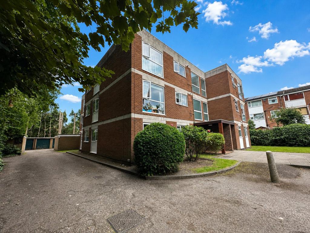 Bowland Court, Sale M33 2 bed apartment for sale - £200,000