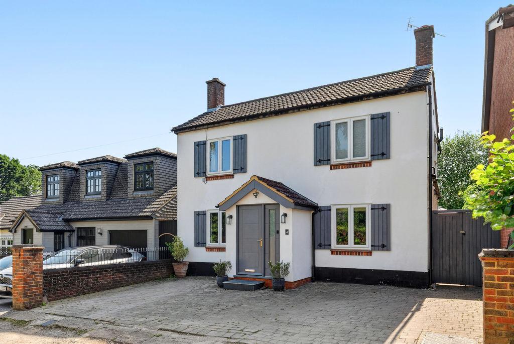 Furze Road, Row Town KT15 4 bed detached house for sale - £795,000