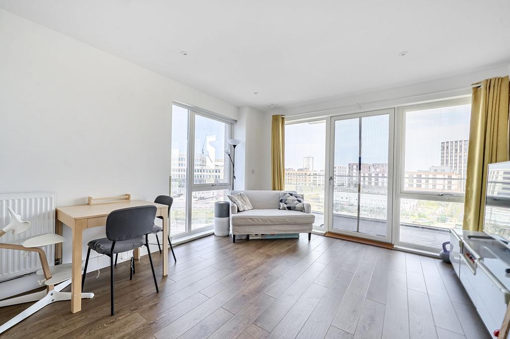 Bramble Path, Thorpe Court, E3 2 bed flat for sale - £500,000