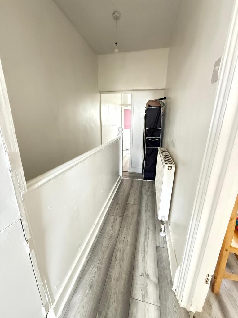 Crossfield road CO15 2 bed flat to rent - £900 pcm (£208 pw)