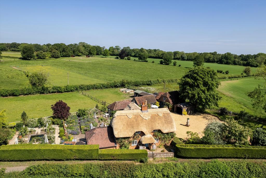 Tunworth, Basingstoke, Hampshire, RG25 4 bed detached house for sale ...
