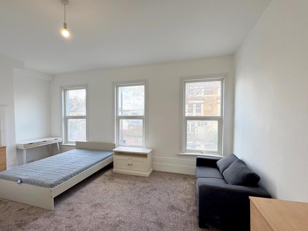 Glengall Road, London, SE15 6NH 3 bed maisonette to rent - £2,496 pcm ...