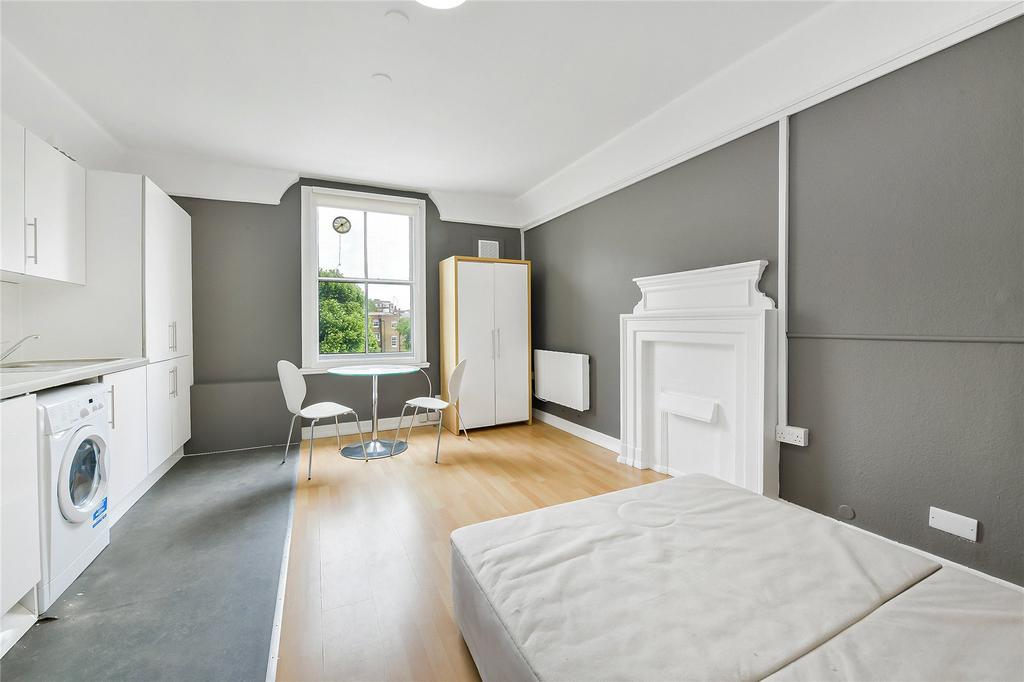 Cranley Place, South Kensington... Studio to rent - £1,235 pcm (£285 pw)