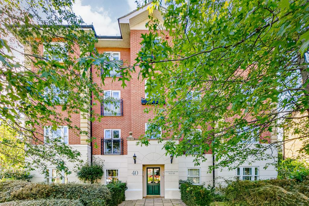 Trinity Church Road, Barnes, London 2 bed flat - £2,750 pcm (£635 pw)