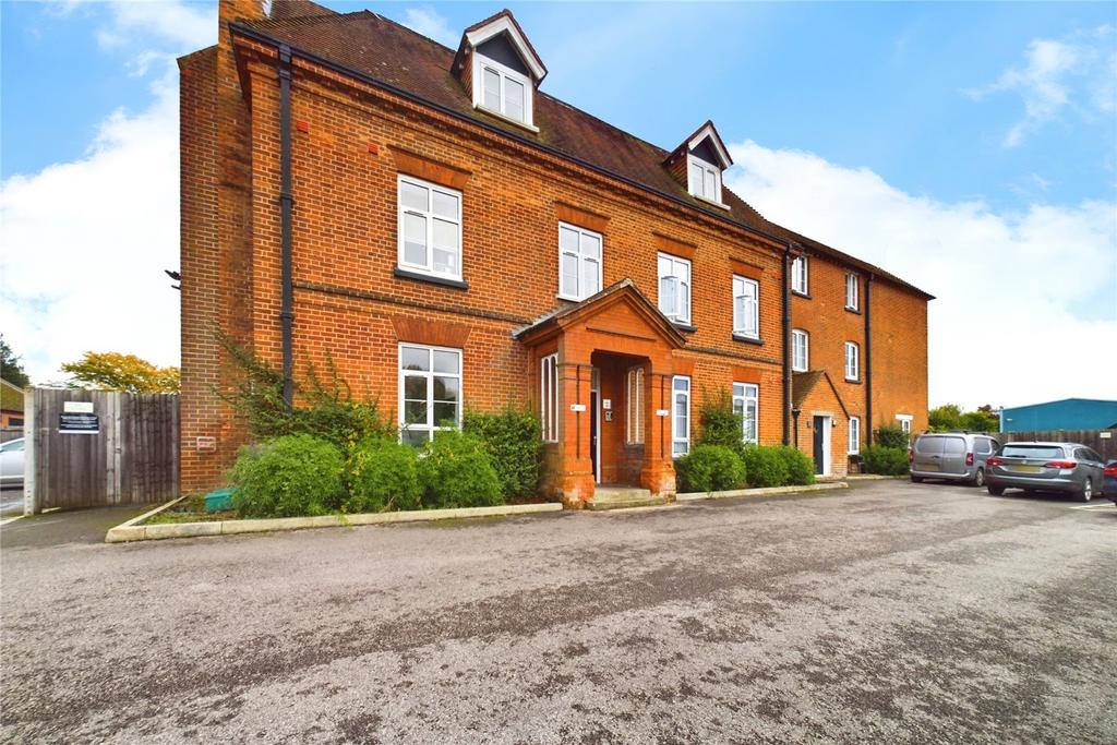 Beenham Grange, Grange Lane, Beenham... 1 bed apartment - £1,000 pcm (£ ...