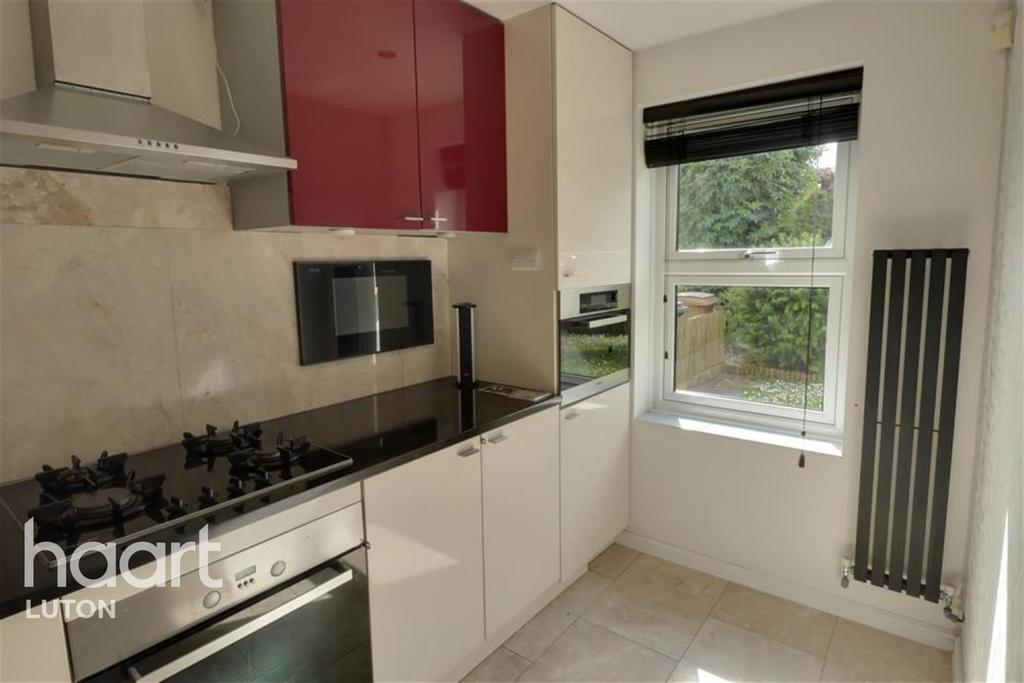 Morgan Close, Luton 3 bed detached house - £1,800 pcm (£415 pw)