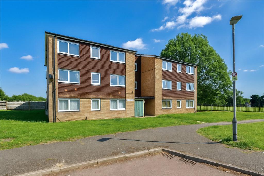 Gordon House, Gordon Close, St.... 1 bed flat to rent - £1,300 pcm (£ ...