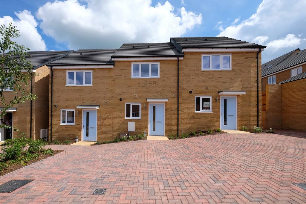 Walnut Way, Lyde Green, Bristol, BS16 2 bed terraced house - £1,300 pcm ...