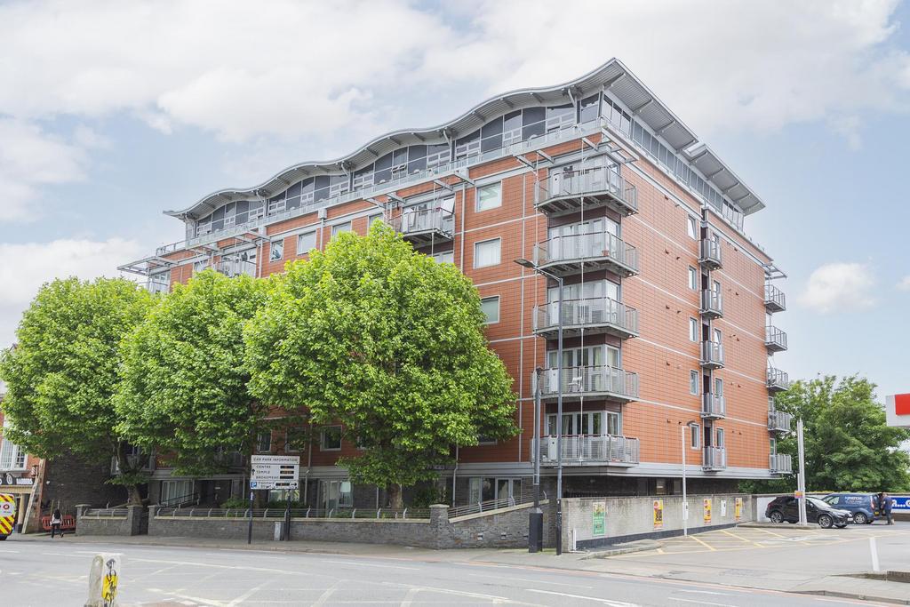 The Panoramic, Clifton 2 bed flat - £1,600 pcm (£369 pw)