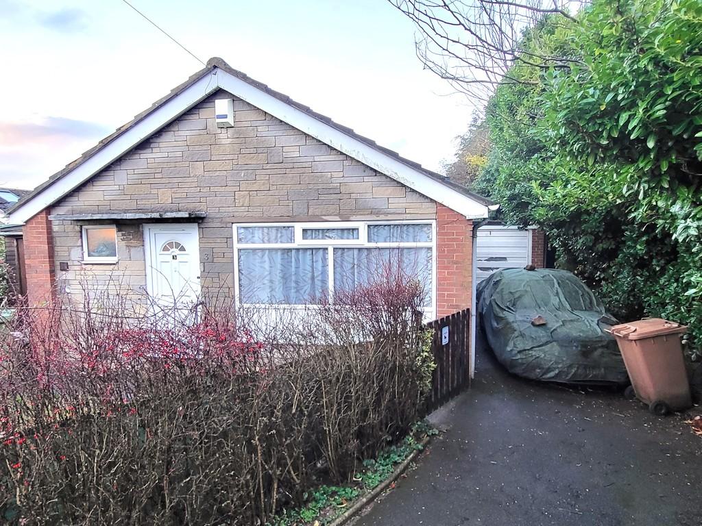 Holt Green, Leeds LS16 3 bed detached bungalow to rent - £1,250 pcm (£ ...