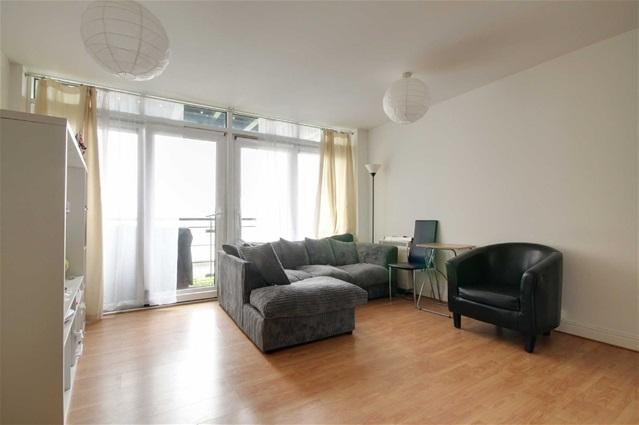 Fishguard Way, Royal Docks 2 bed flat - £1,300 pcm (£300 pw)