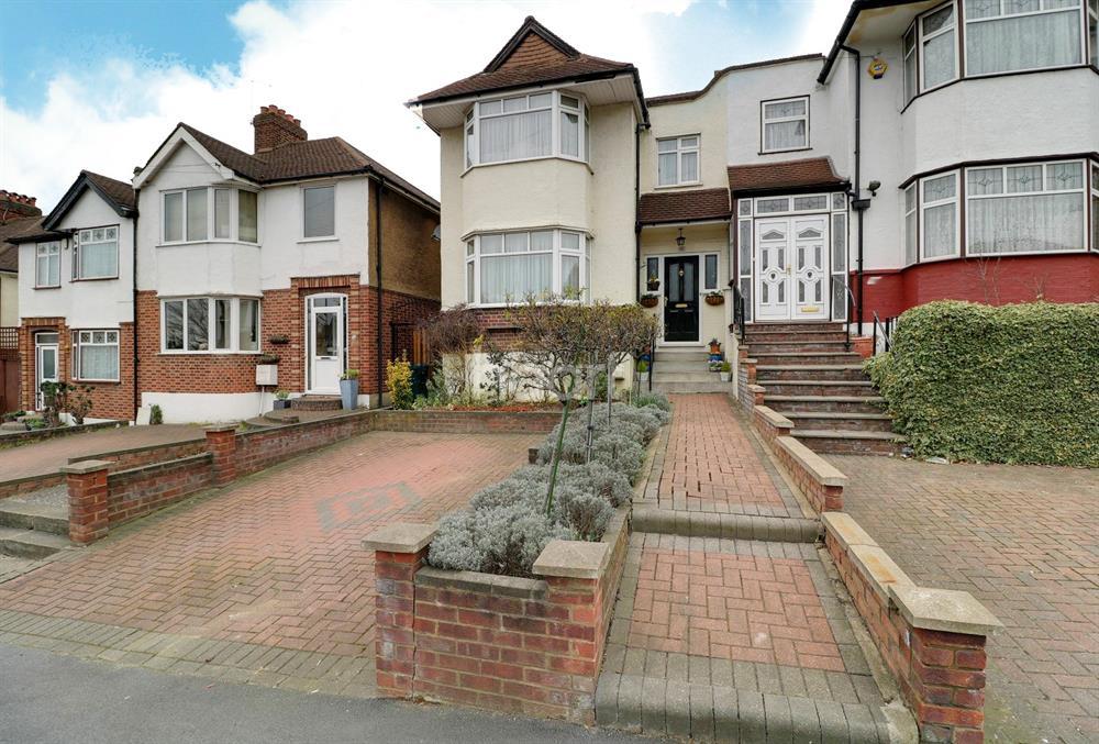 Osidge Lane, Southgate, N14 4 bed semi-detached house - £700,000